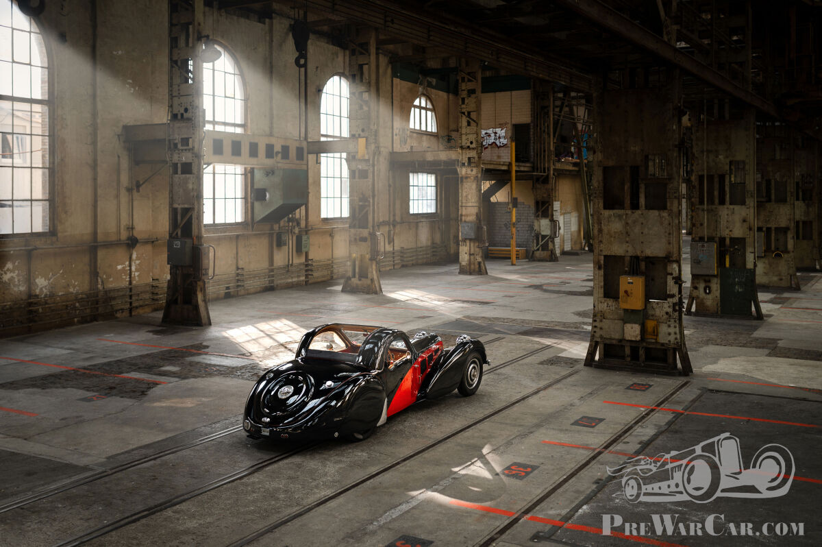 Het kenmerkende silhouet van een Bugatti Atalante is ware kunst De ...