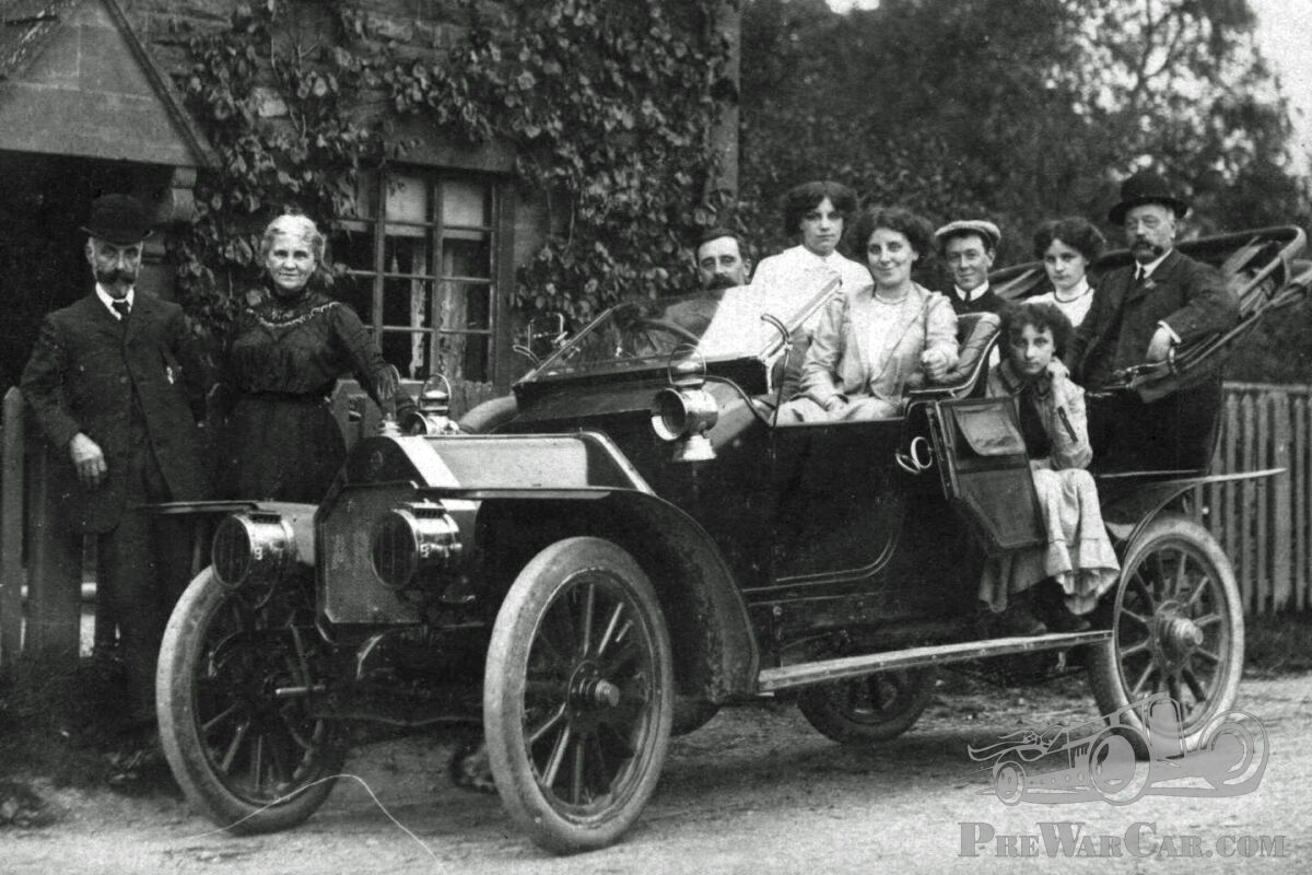 Mystère du lundi : une voiture spacieuse pour les touristes de l'époque ...