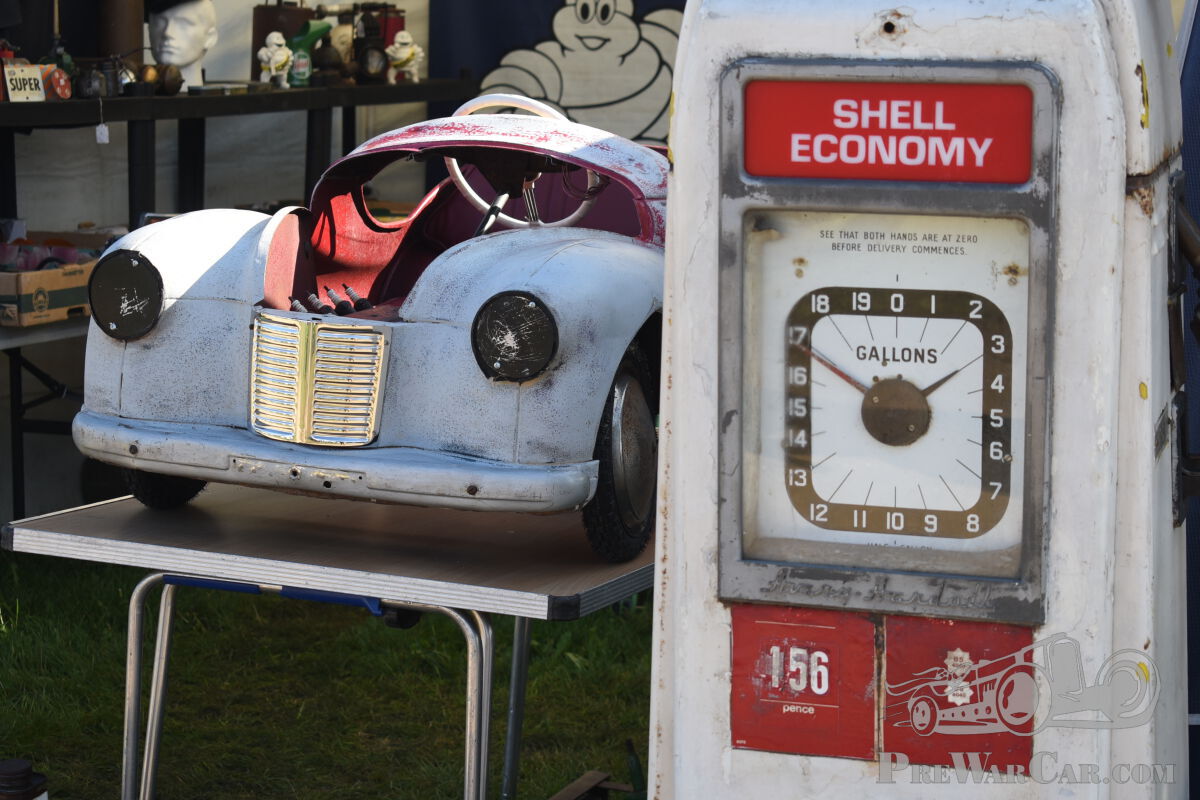 Five days to go: Beaulieu prepares for another packed Autojumble ...