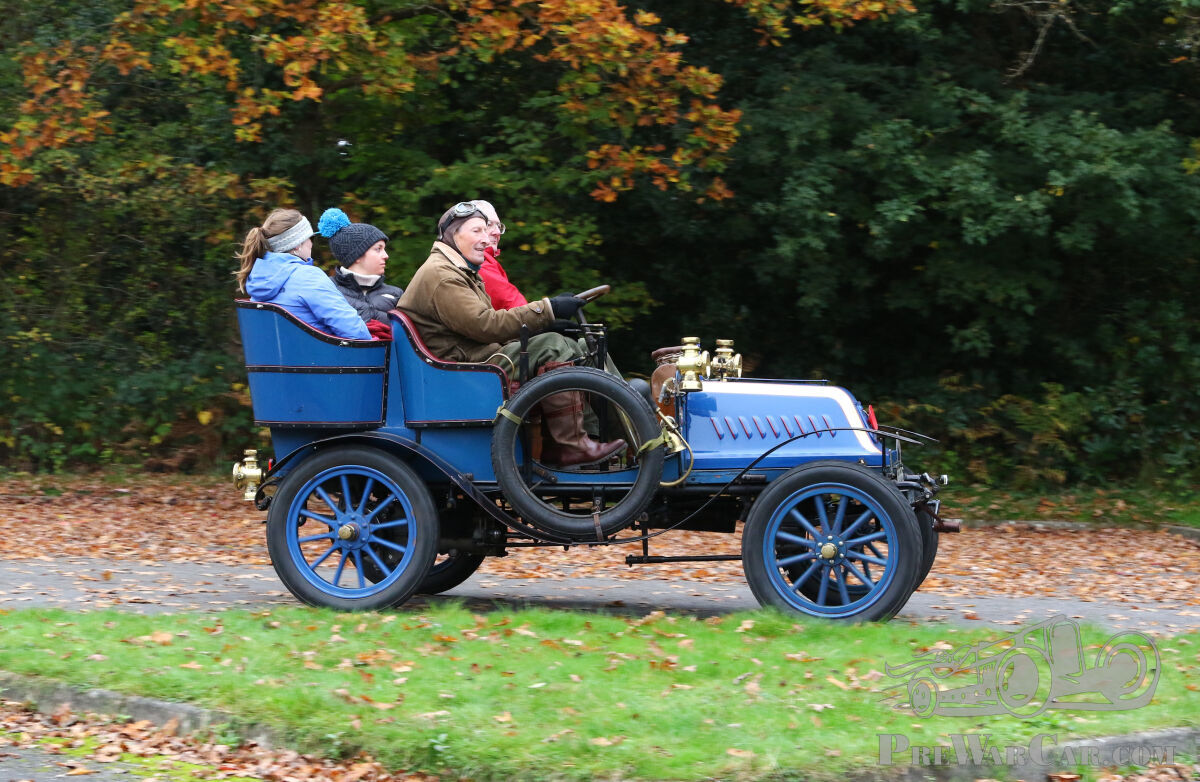 Characters of Crawley: Veterans through the lens of Adrian Berg - PreWarCar