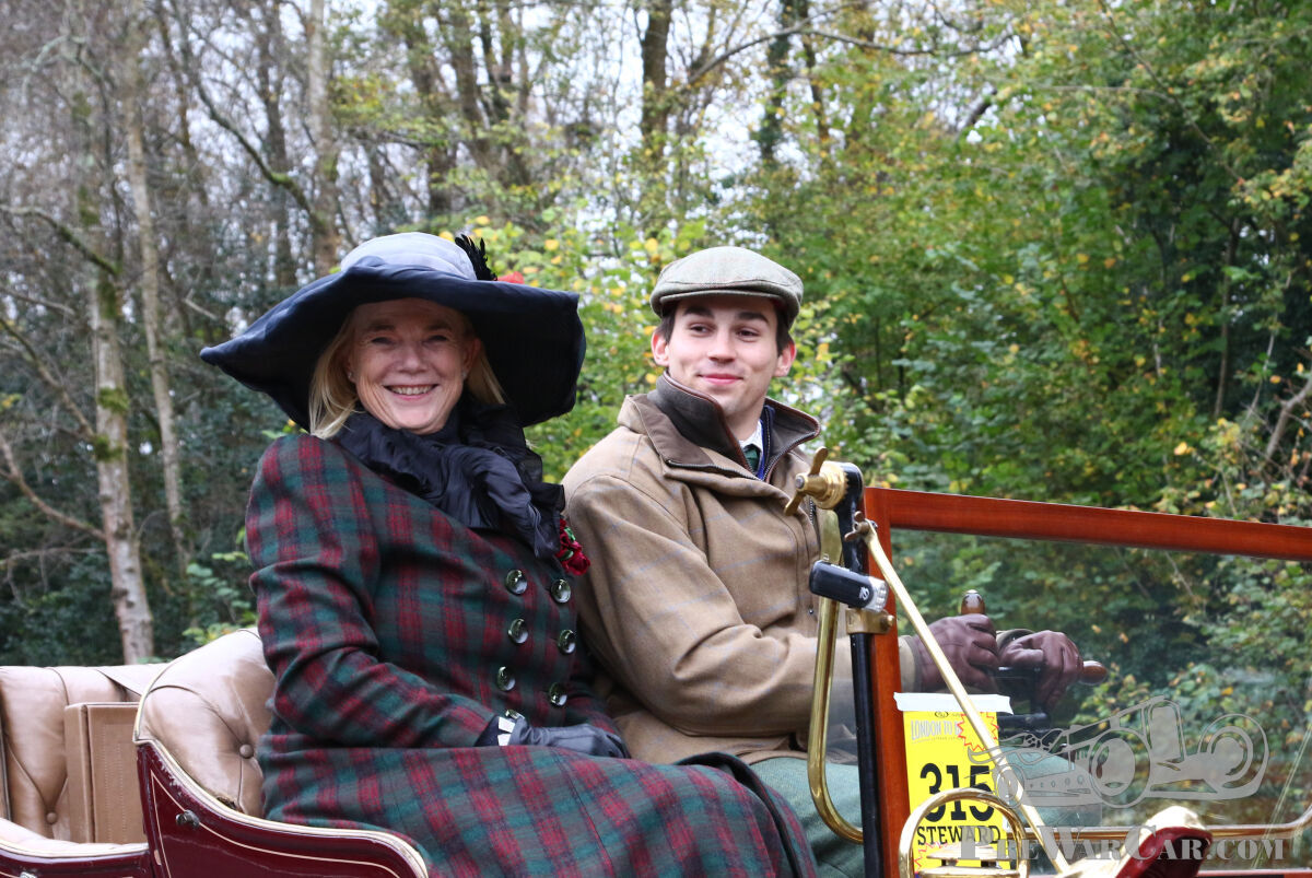Characters of Crawley: Veterans through the lens of Adrian Berg - PreWarCar